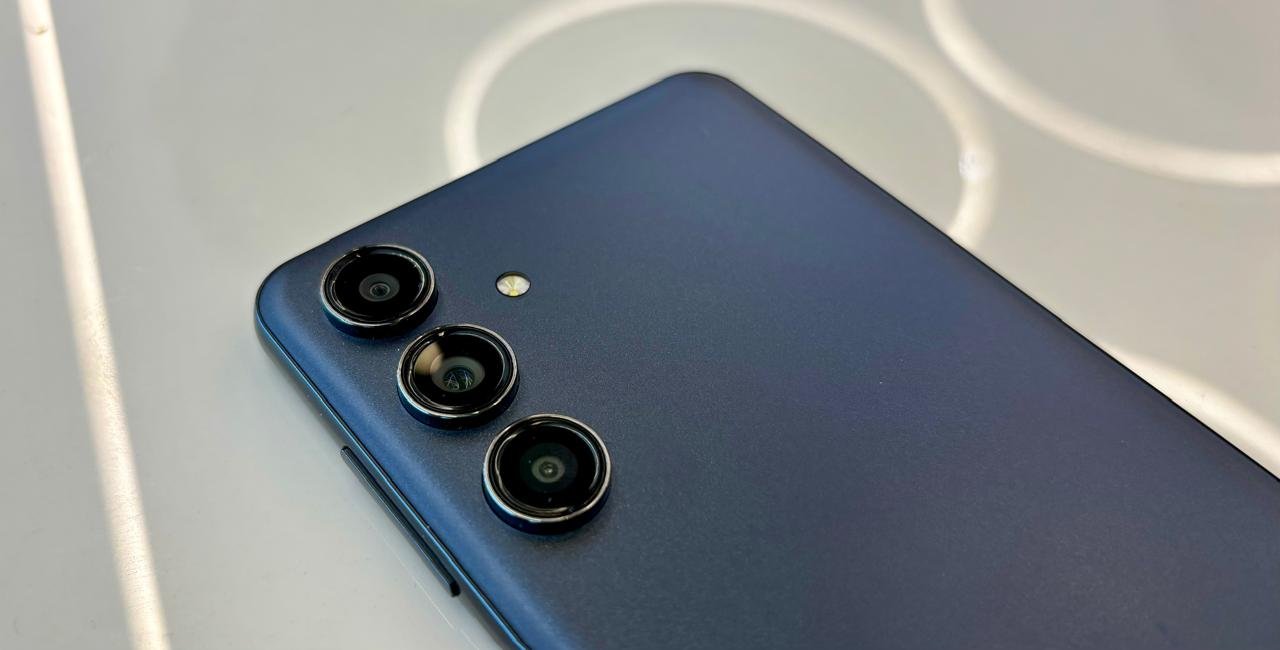 Review of Samsung Galaxy M55 5G Exhibit Tech