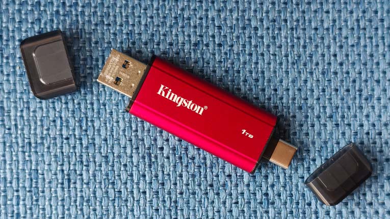 Kingston Dual Portable SSD Review: Tiny Drive in Expensive Era